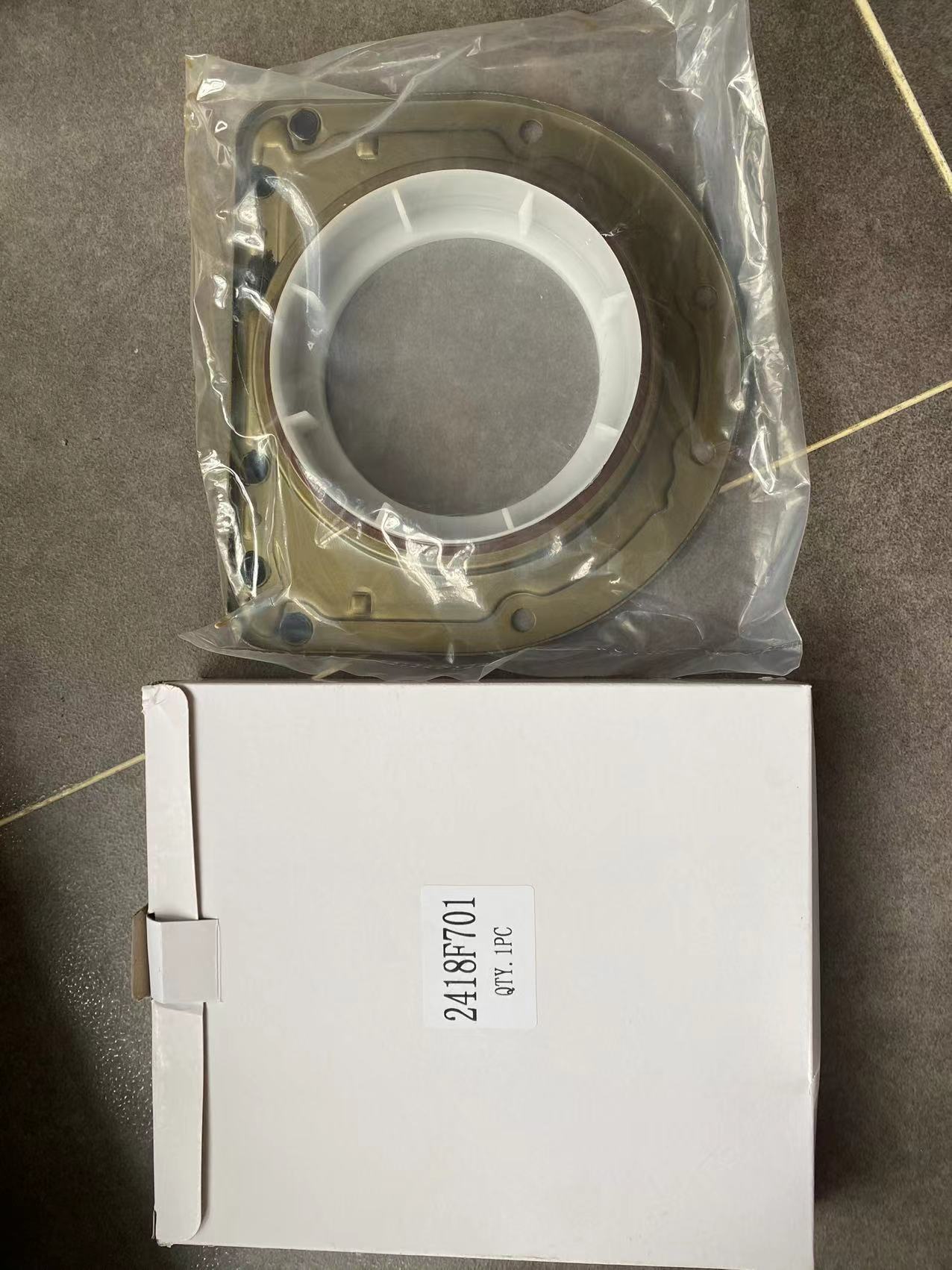 REAR OIL SEAL HOUSING | 2418F701 Perkins Phaser Rear Main Oil Seal ...